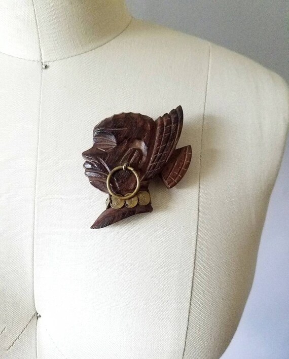1940s African queen cameo wood brooch, wooden jewelry… - Gem