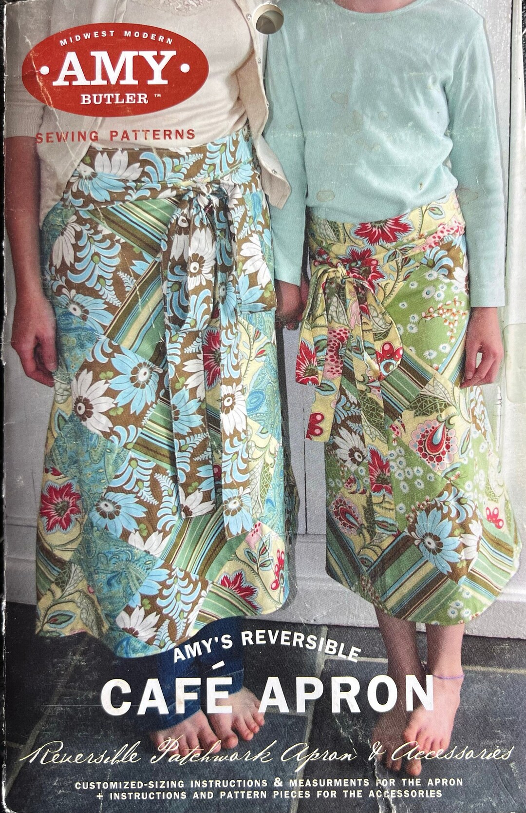 Amy Butler Women's Apron Sewing Pattern Reversible Cafe Apron Pattern ...