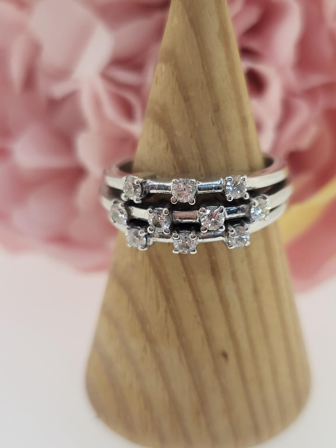 Vintage Pre-loved 18ct White Gold Diamond Band Ring. UK Size N. Weight ...