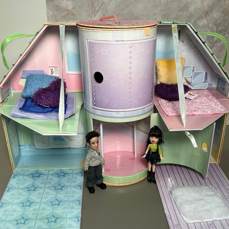 2 Lil Bratz Dolls Plus Loungin Loft Dollhouse Playset - Bonus ...