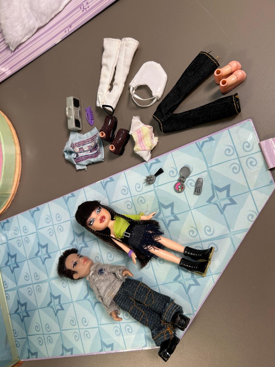 2 Lil Bratz Dolls Plus Loungin Loft Dollhouse Playset - Bonus ...