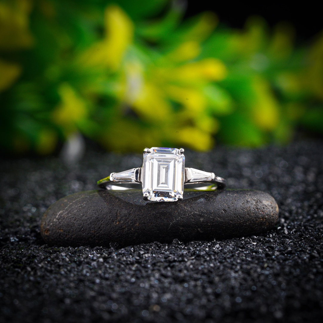 1.5 Ct Emerald Cut Lab Grown Diamond Ring, Side Tapered Baguette ...