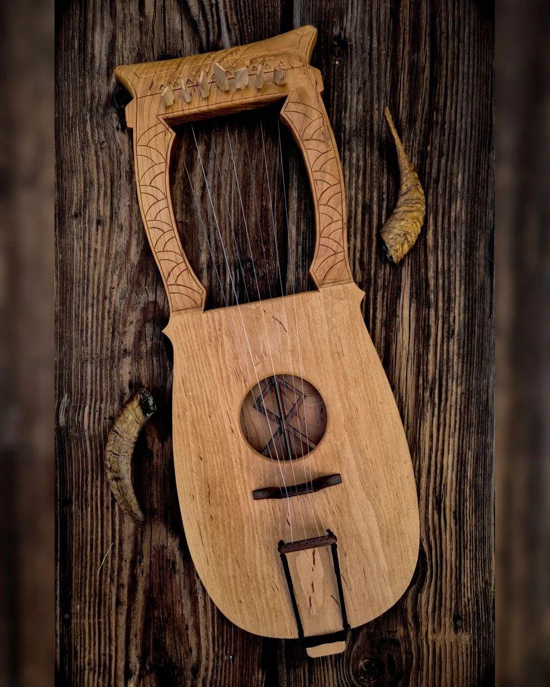 Kravik Lyre With Hjarta Bindrune - Etsy