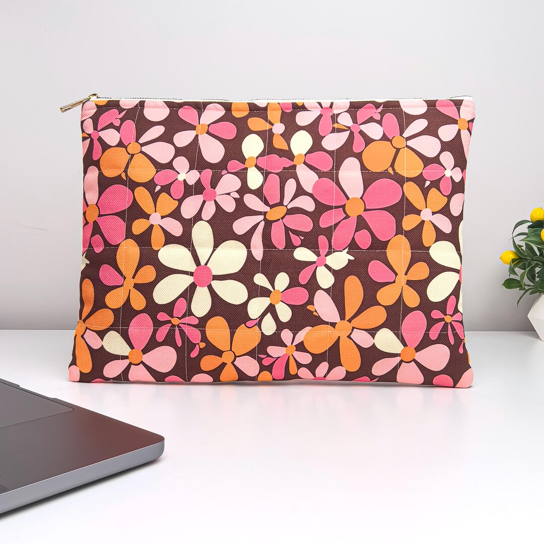 Retro Laptop Sleeve – Quilted Laptop Case for MacBook Air, Ipad, and ...