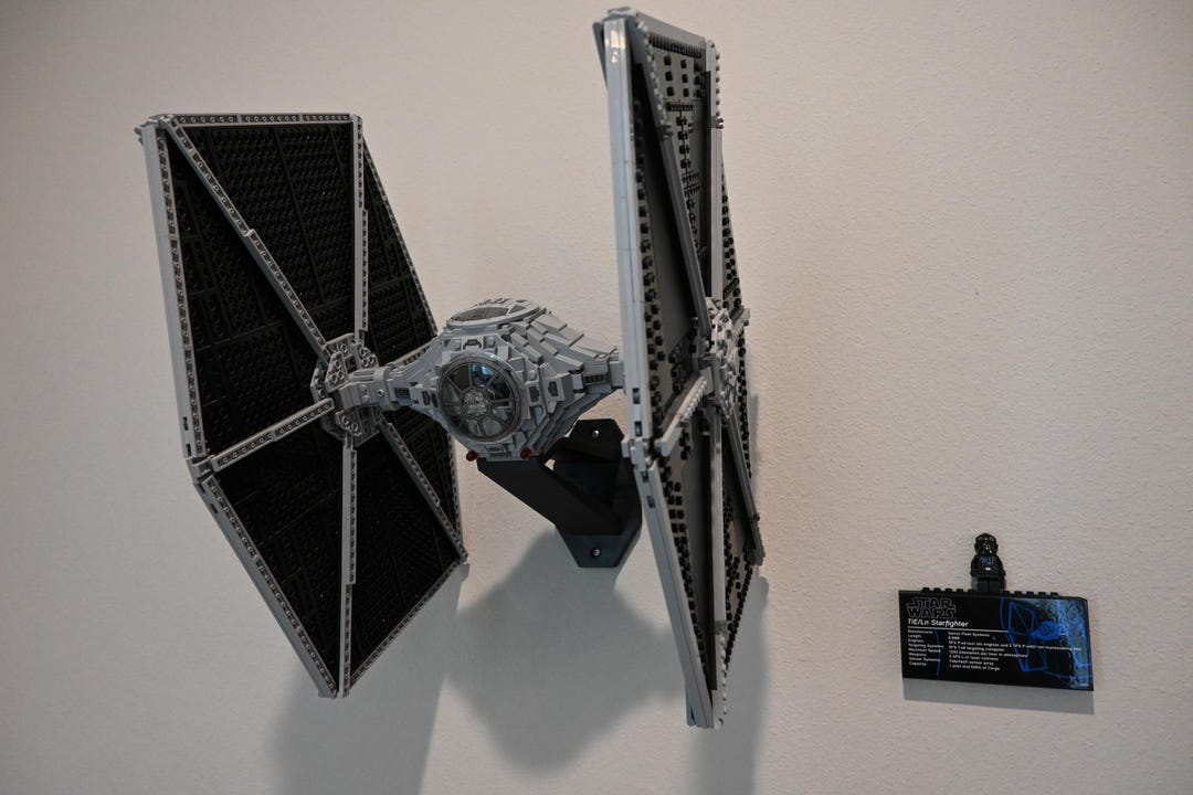 Brickedupdesigns TIE Fighter Wall Mount (75095) - Etsy