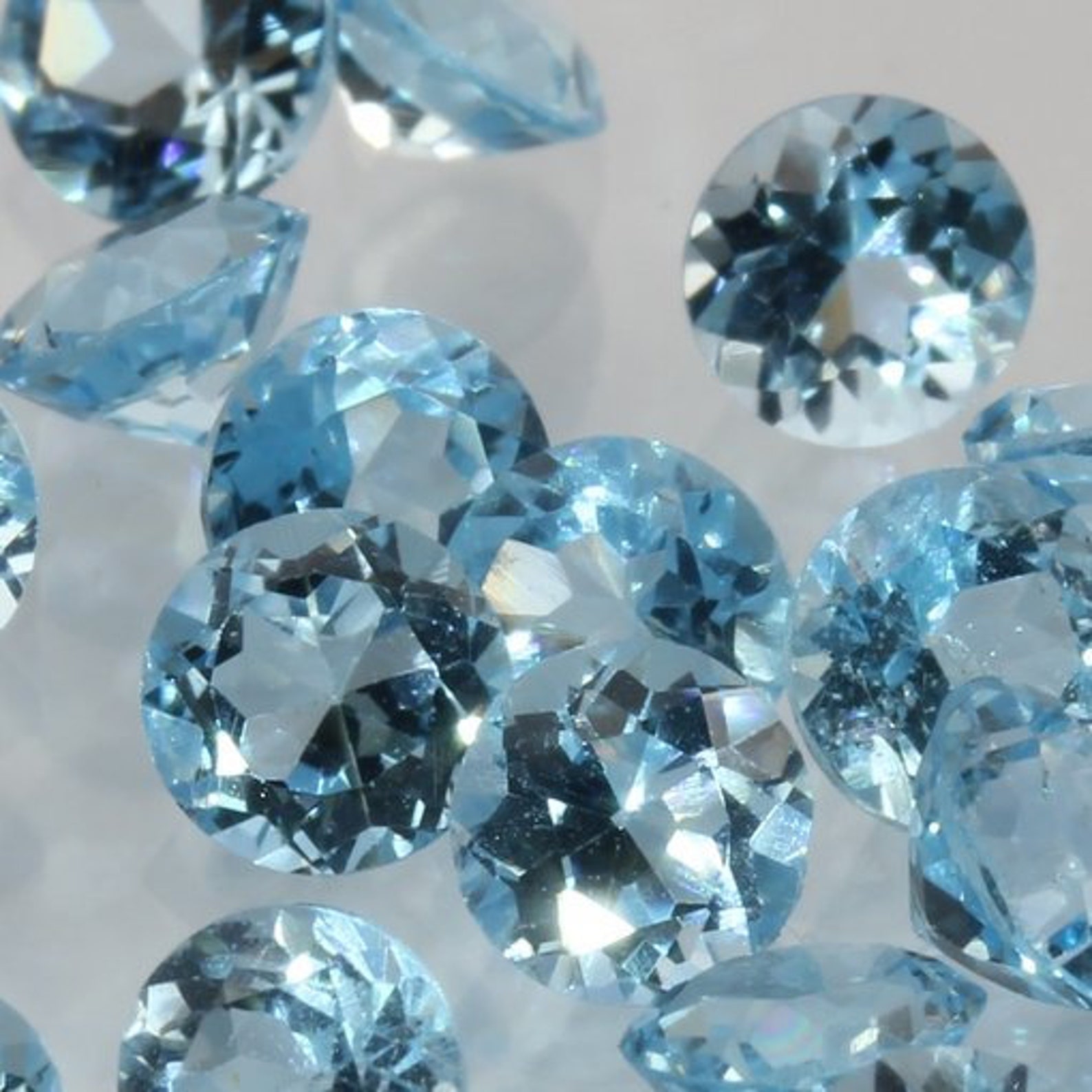 One Sky Blue Topaz Faceted 3.5 Mm Round Diamond Cut Averages - Etsy