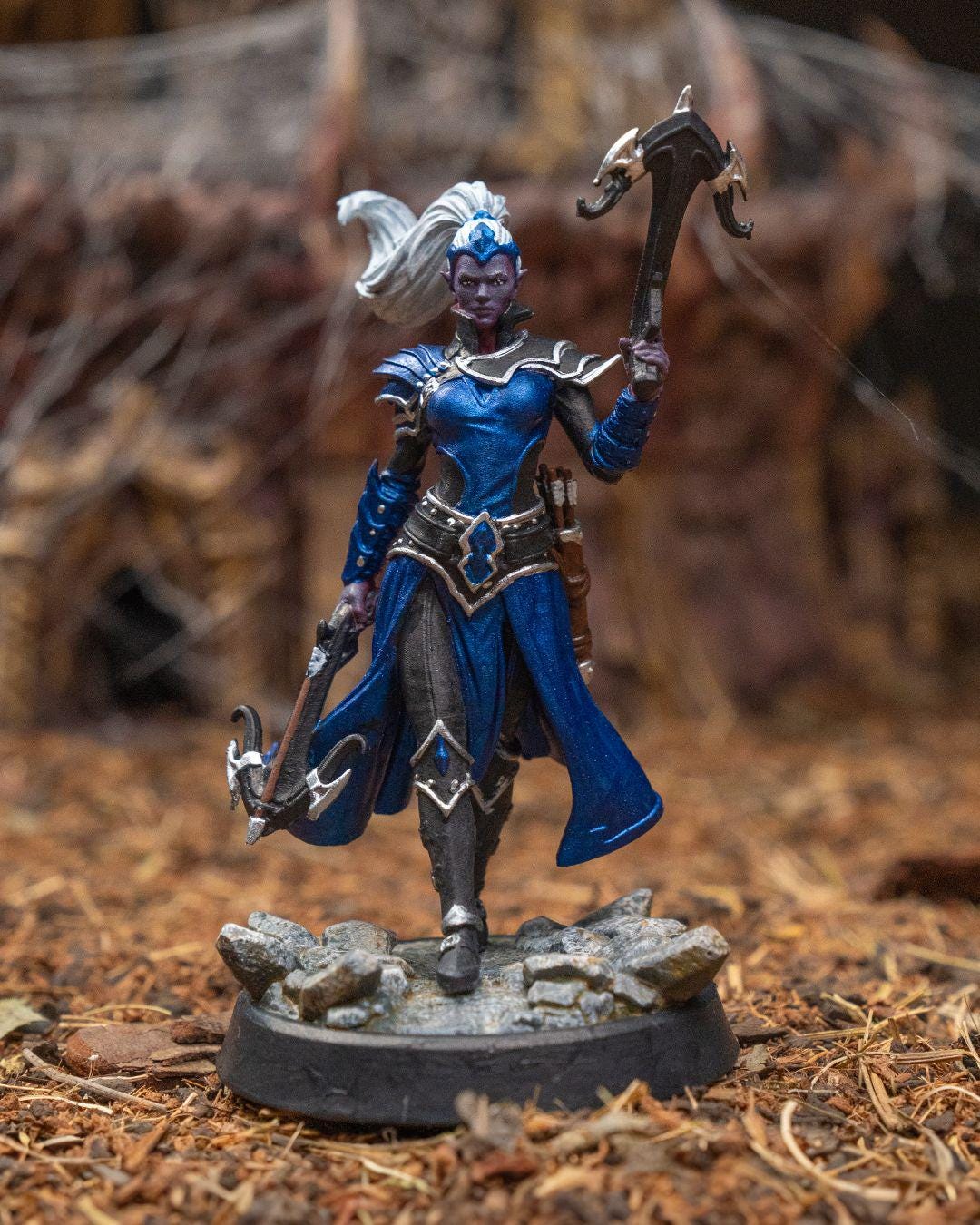 Livia Double Crossbow Female Warrior - Demon Hunter Figurine by Mythic ...