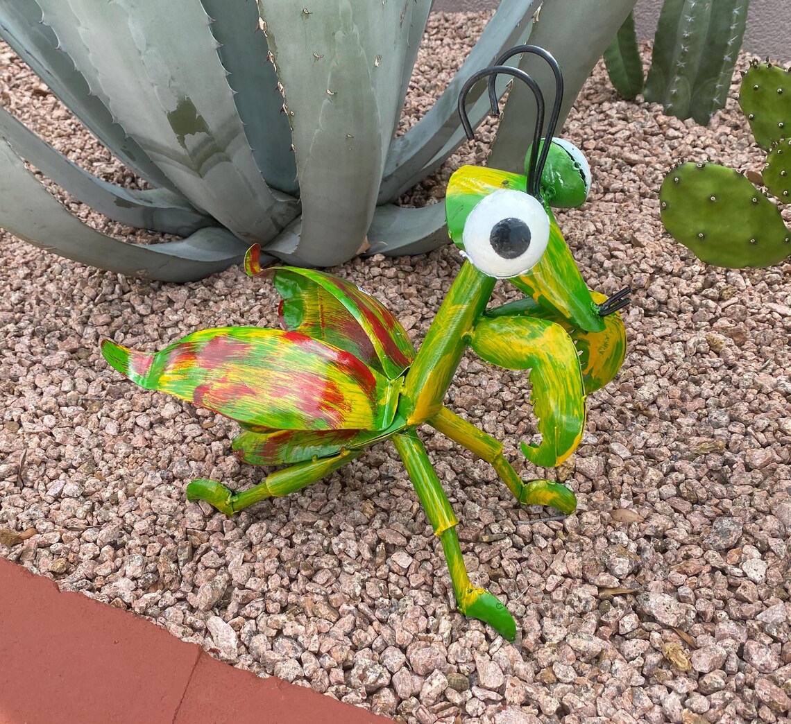 Handpainted Metal Praying Mantis Grasshopper | Yard Art Garden Decor ...
