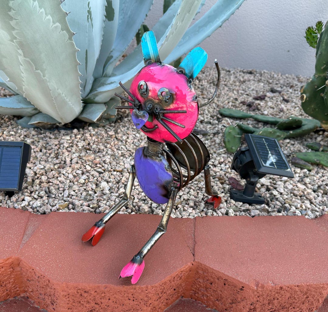 Handmade Metal Multicolor Slinky Cat | Farmhouse Yard Art Garden Decor ...