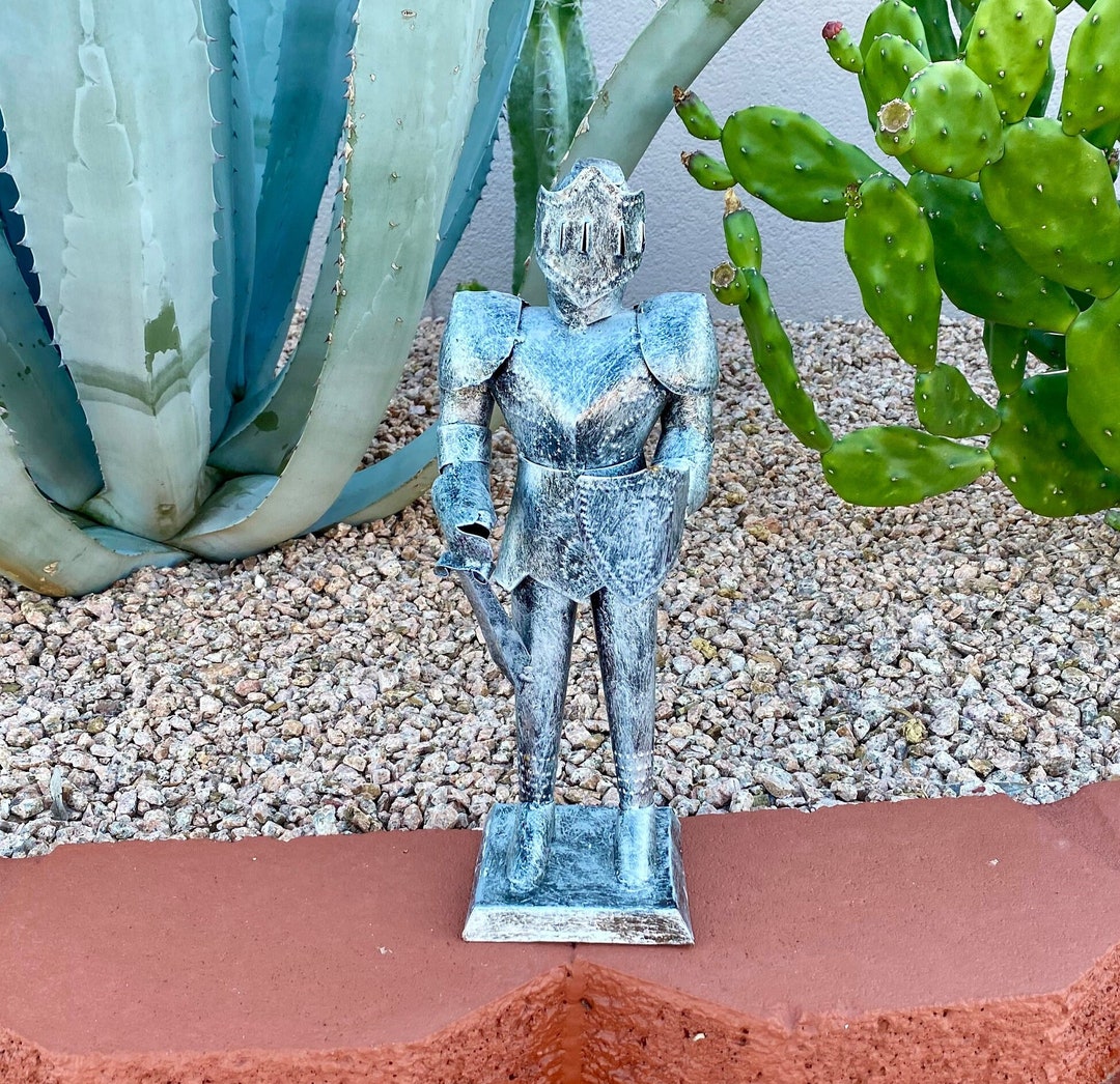Handmade Metal Knight in Shining Armor Medieval | Yard Art Garden Decor ...