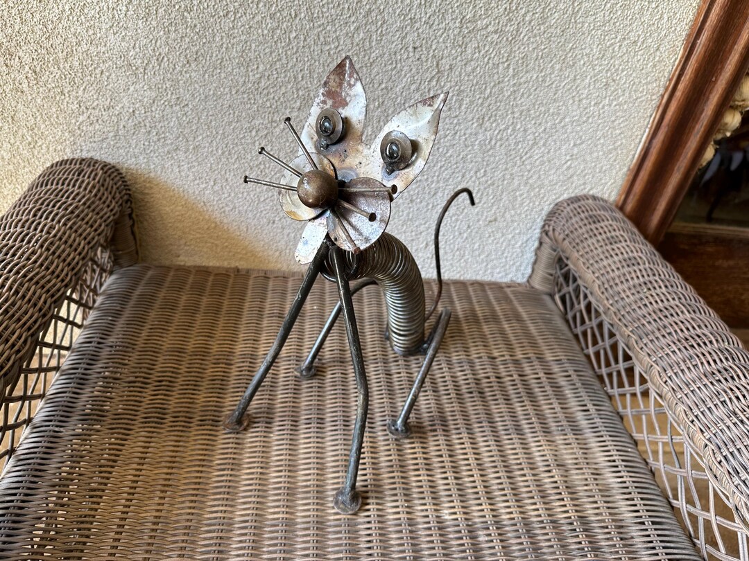 Handmade Metal Chrome Slinky Cat | Farmhouse Yard Art Garden Decor ...