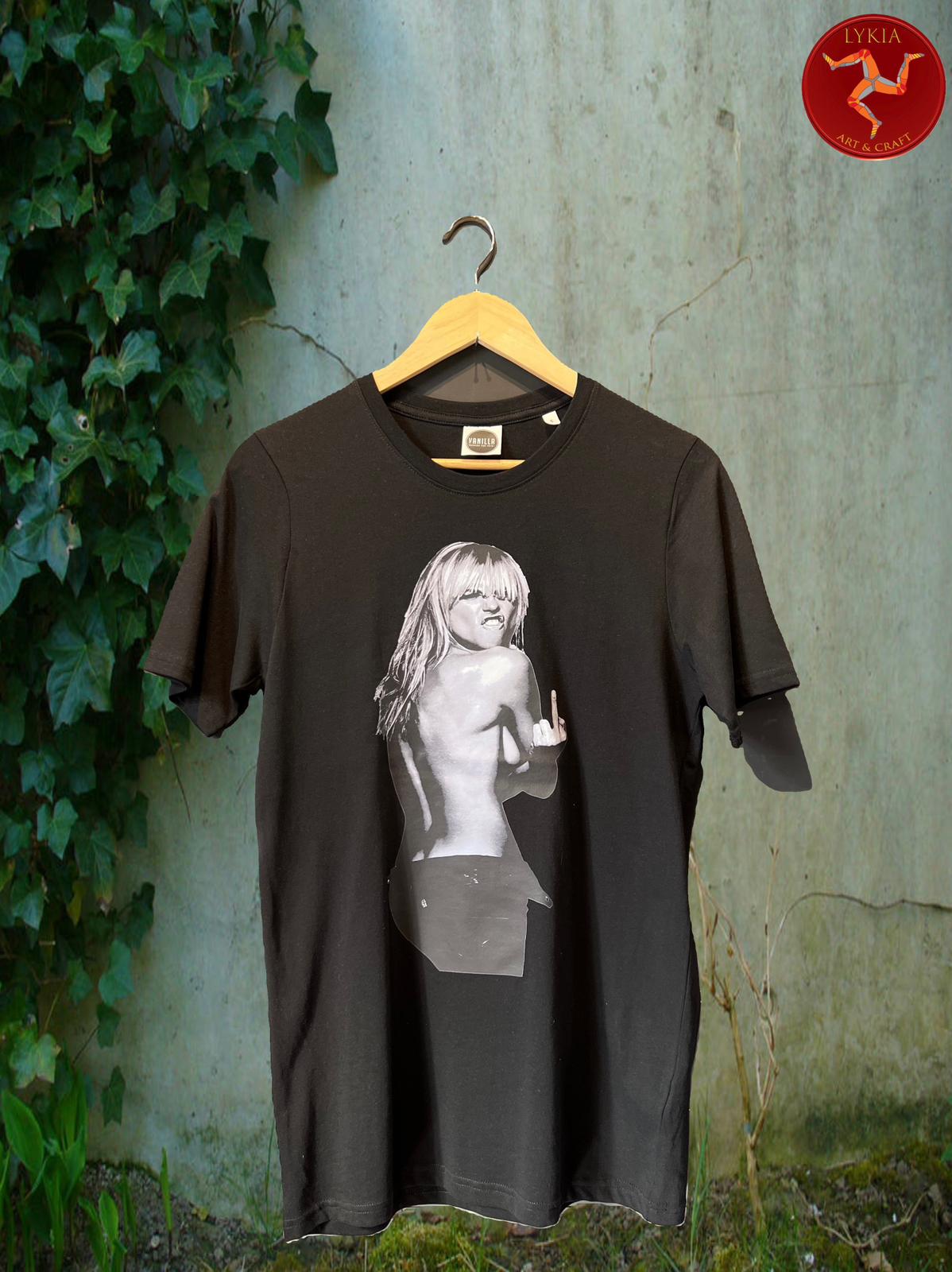 Heidi Klum Rebel Pose T-shirt Iconic Fashion Statement Bold Graphic Tee ...