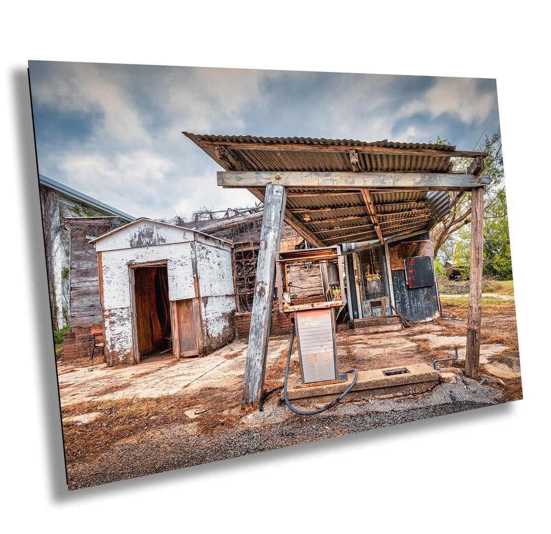 Gas Station Decor - Rustic Abandoned Gas Station in Iredell, Texas ...