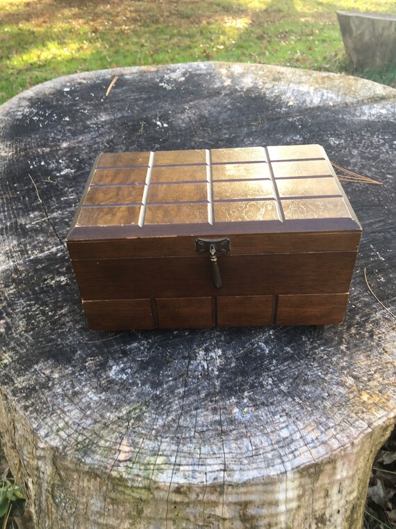 Red Treasure Chest Jewelry Presentation Box with Orig… - Gem