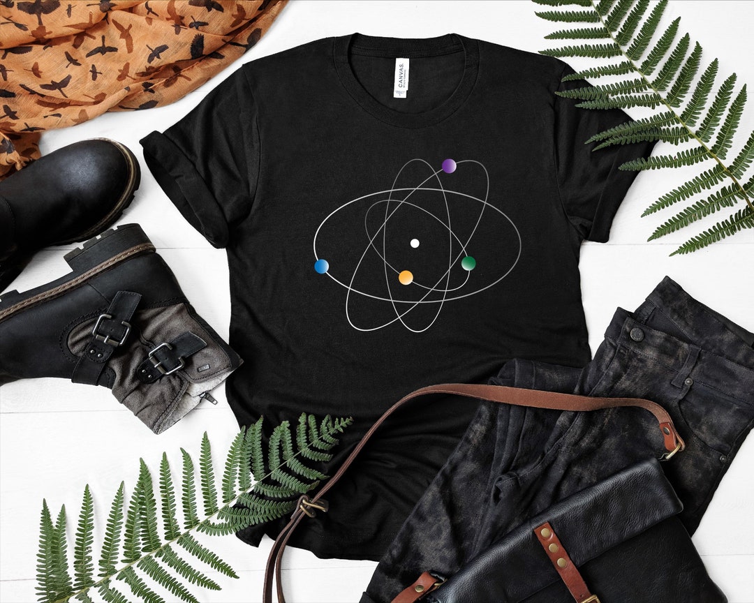 Atomic Orbit Design T-shirt Modern Science Graphic Tee Stylish Molecule ...
