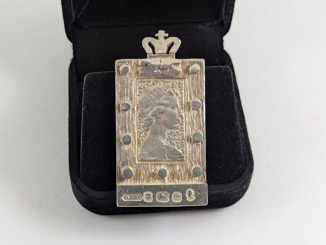 Vintage Queen Elizabeth II Silver Jubilee Ingot Pendant by Addis & Co ...