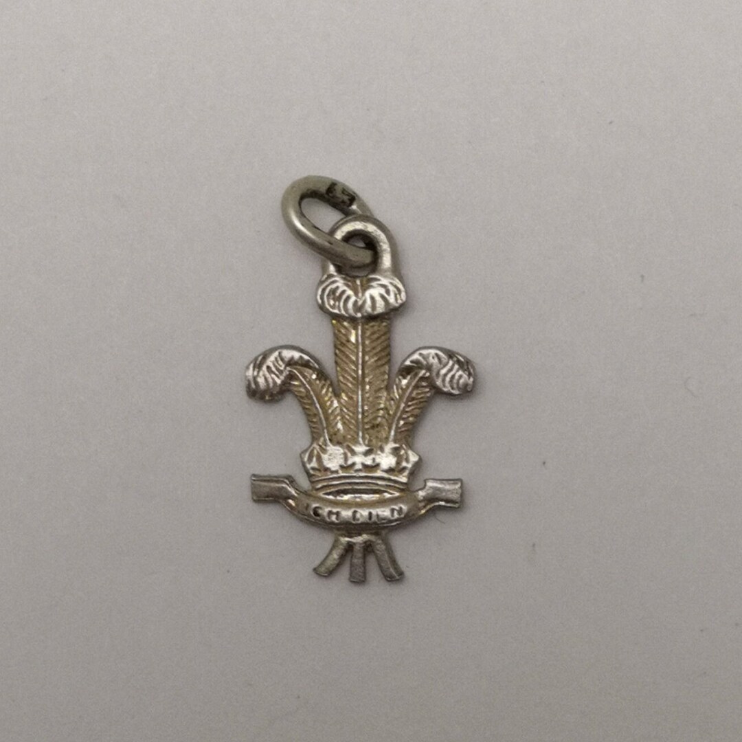 Vintage Prince of Wales Three Feathers Charm With Motto Ich Dien ...