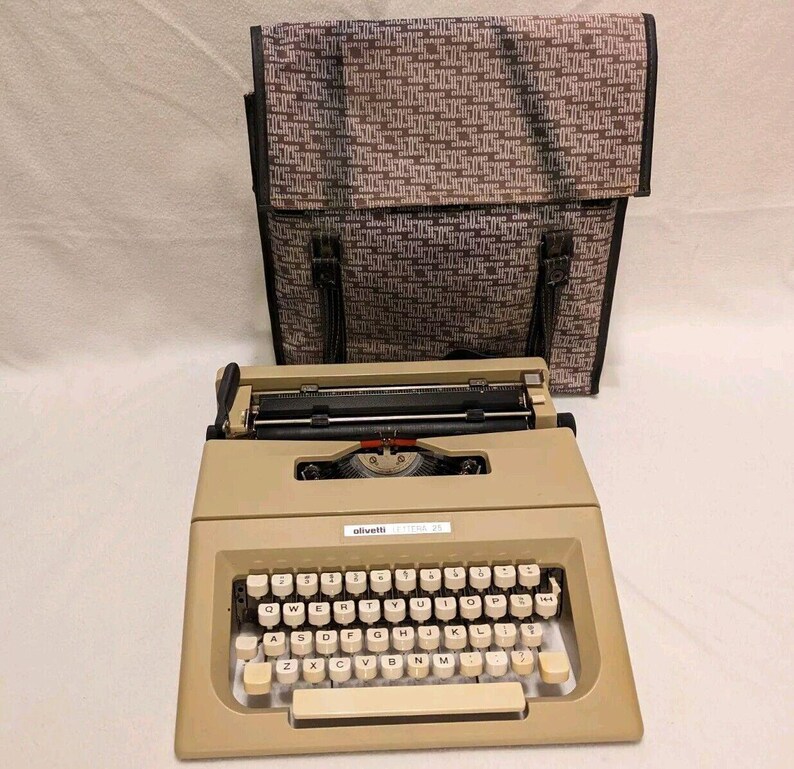Vintage Olivetti Lettera 25 Typewriter With Bag Works - Etsy