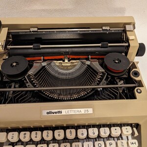Vintage Olivetti Lettera 25 Typewriter With Bag Works - Etsy
