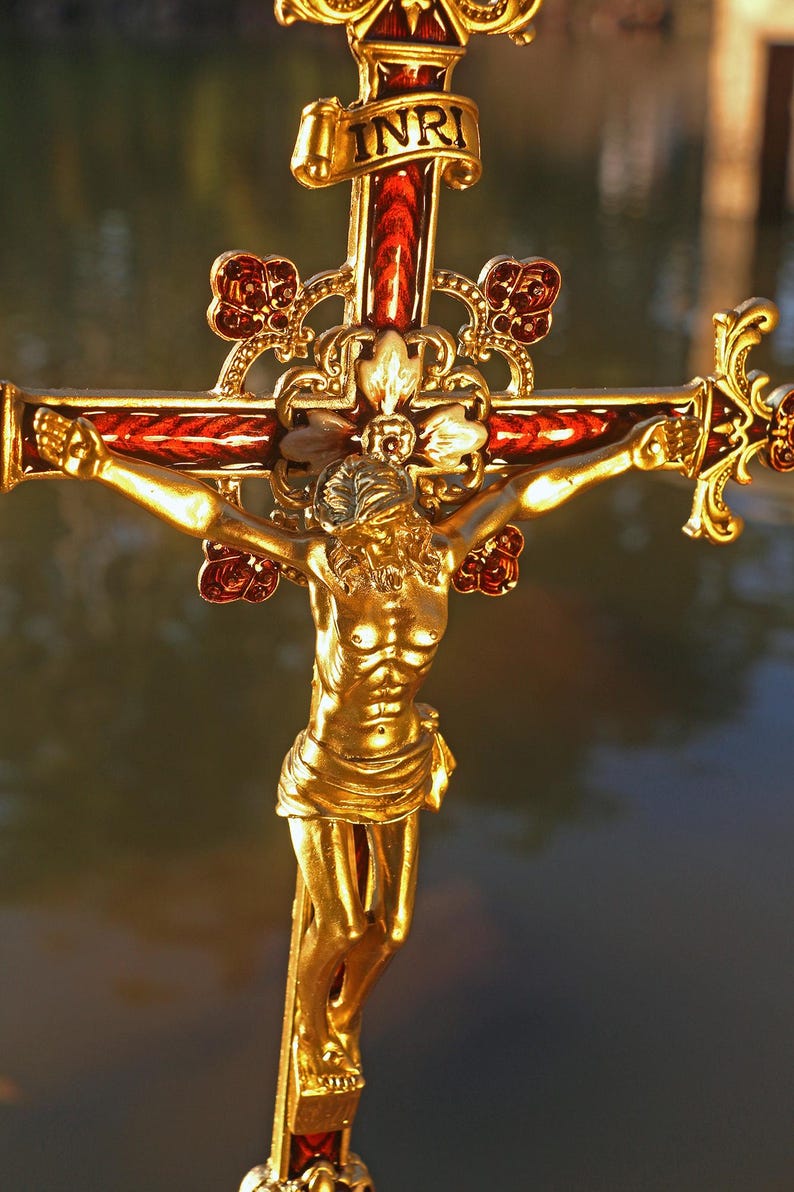 Jesus Christ Crucifix Sculpture | INRI Gold Metal Cross With Flower ...
