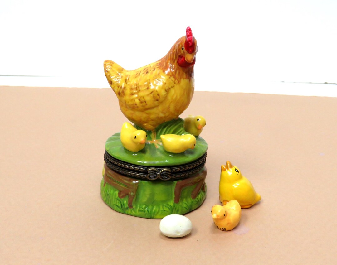 Hen & Chicks Porcelain Hinged Trinket Box, Minis Inside/ Chickens ...