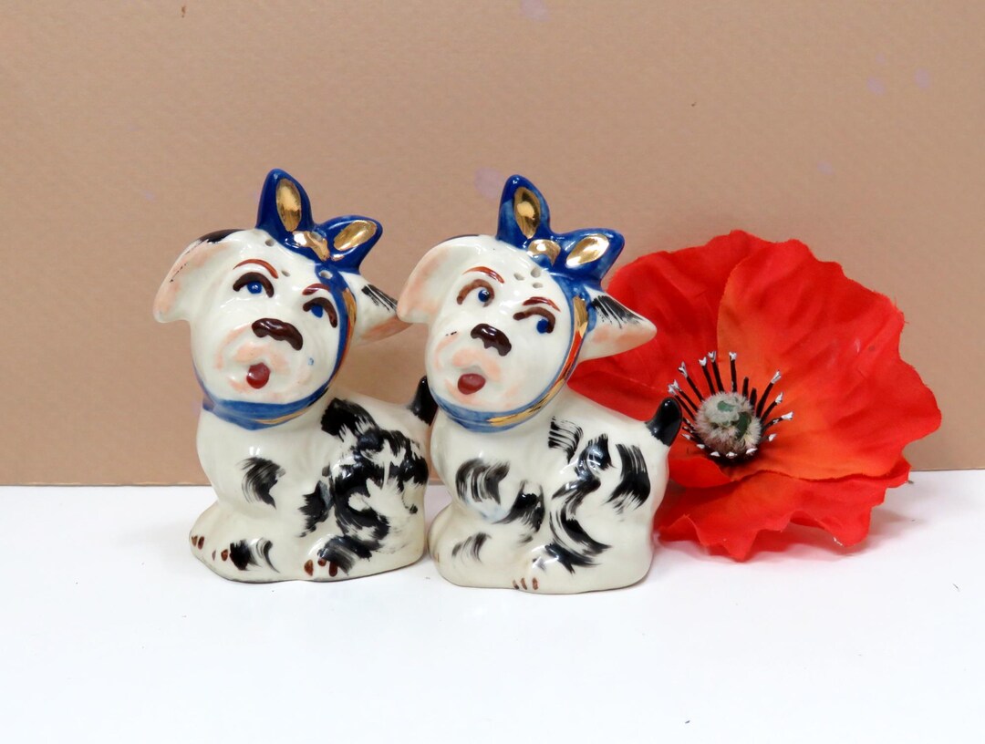 VTG Mugsy Dog Salt & Pepper/ 3.5 Sitting Terrier Blue Bow Gold Trim ...