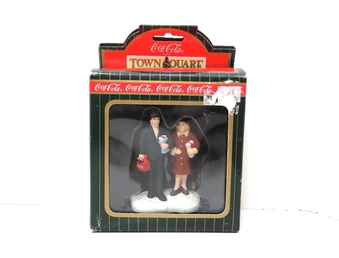 Coca Cola Town Square Collection Figures/ Last Minute Shoppers CG2412 ...