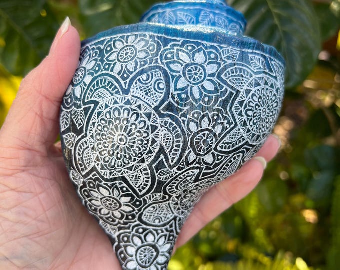 Hand Painted Channel Whelk Shell 8” Turtles - Etsy