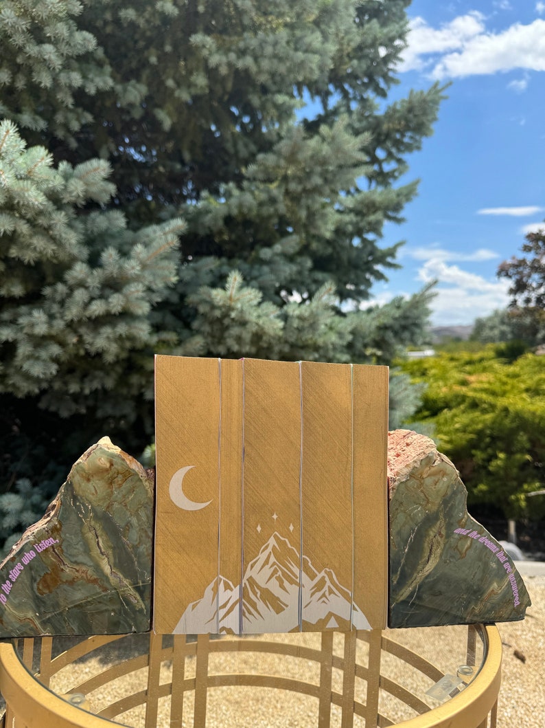 A Court of Thorns and Roses Box Set Sprayed Edges - Velaris - Sarah J ...