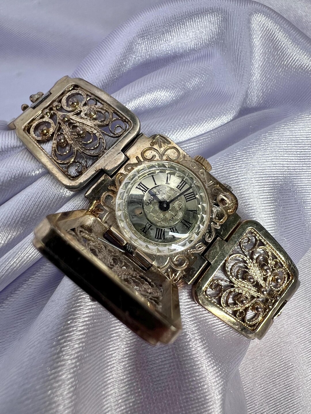 Vintage Women’s Gold Tone Yanka Art Deco Victorian Hidden Dial Peek A ...