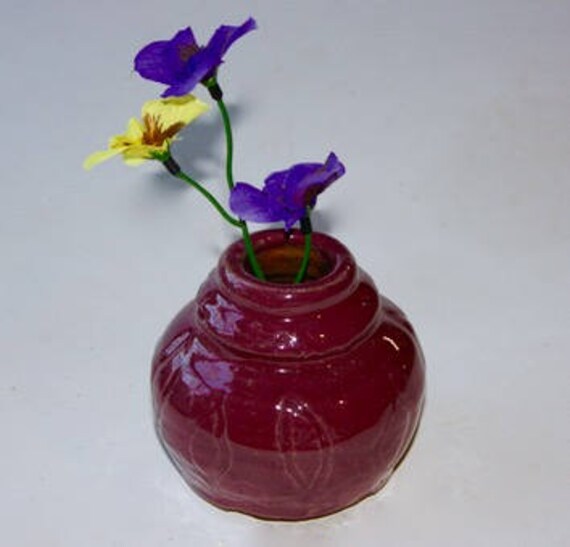 Purple stoneware bud vase with subtle abstract leaf shapes | Etsy