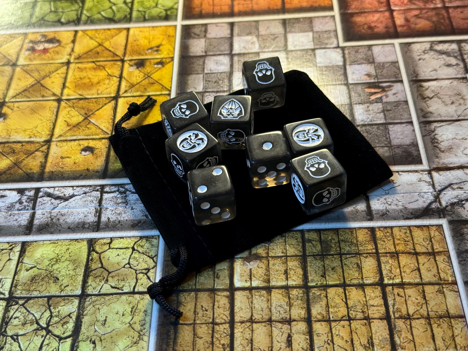 Special Dice Set - for Use With Heroquest - Combat & Movement, With Bag ...