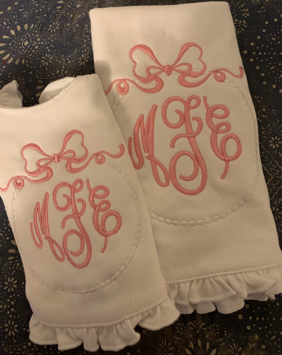 Pearls and Bow Burp Cloth and Bib Set for Girls - Etsy