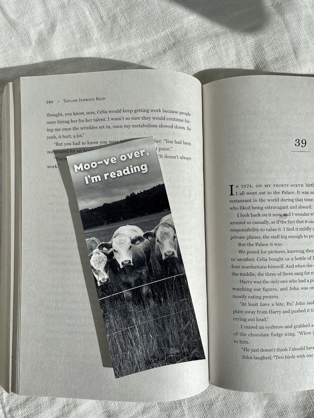 Bookmark: "moo've Over, I'm Reading" - Etsy
