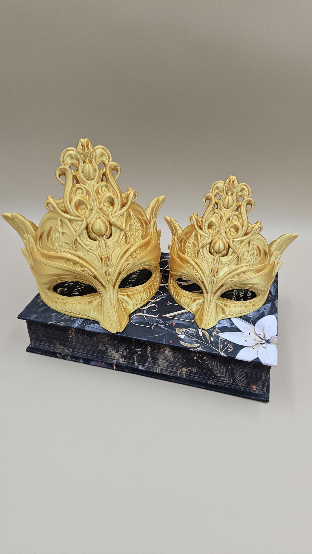 ACOTAR Carnival Mask Figurine – Bookish Fantasy Shelf Ornament - Etsy