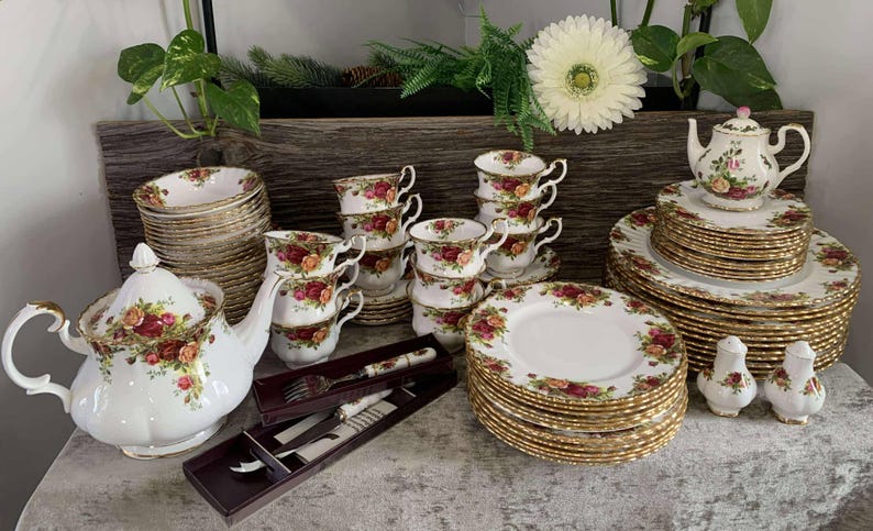 12 Original "england" Place Settings * Royal Albert Old Country Roses ...