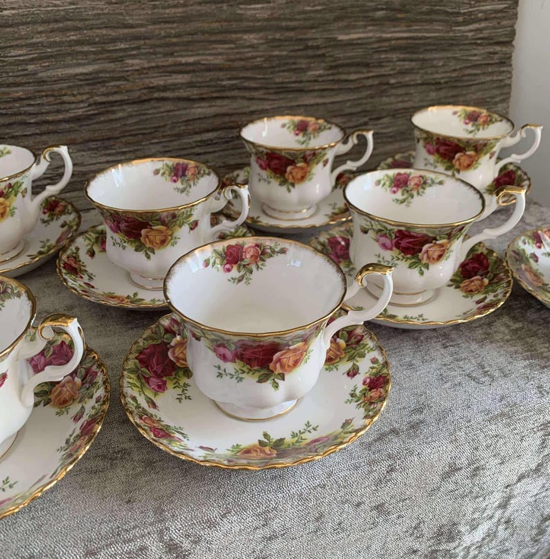 12 Original "england" Place Settings * Royal Albert Old Country Roses ...
