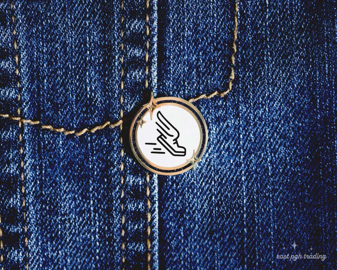 Track and Field Enamel Pin // Collectible Lapel Pin // Runner - Etsy