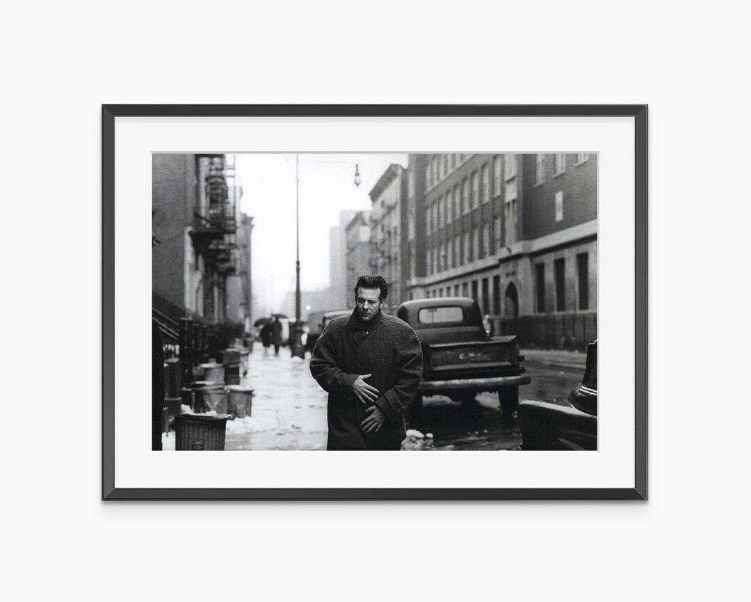 Mickey Rourke Poster, Black White Affiche, Mickey Rourke Walking on Old ...