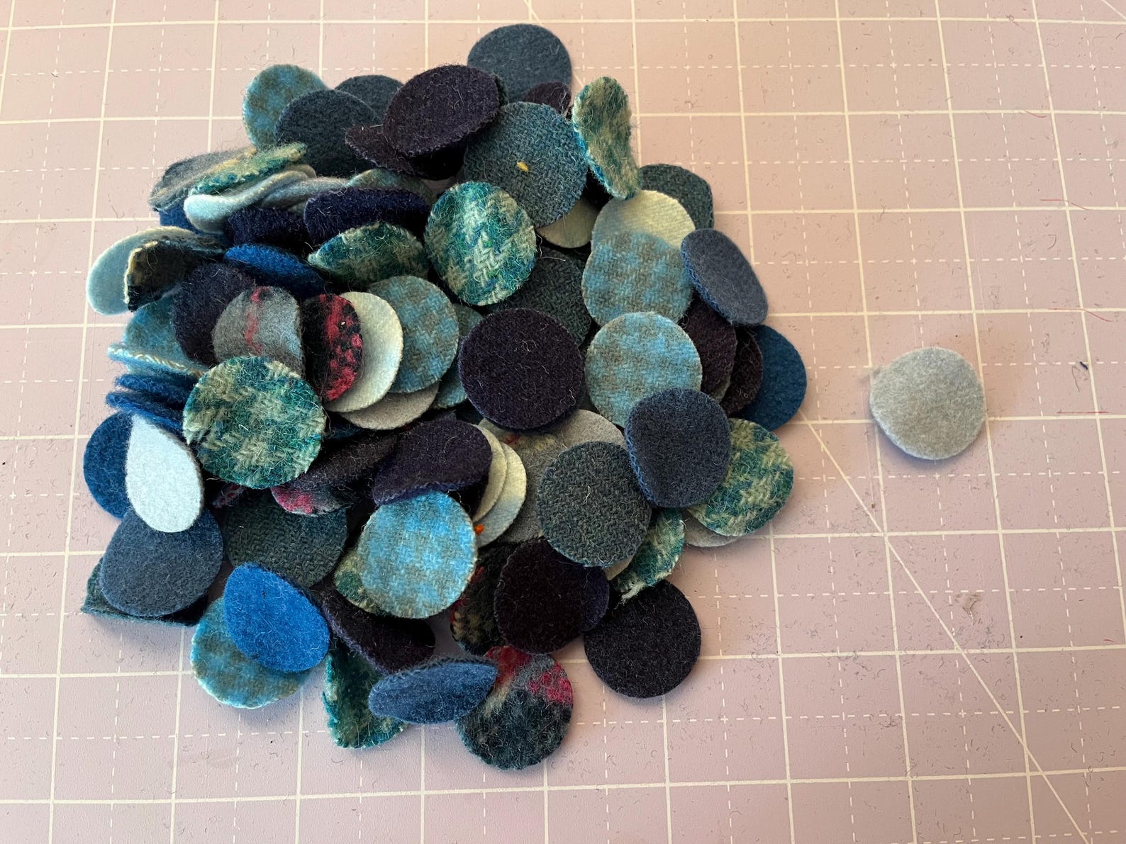 New Wool Pennies Blue Mix / 1 Inch / 100pcs / Pre-cut / Applique/penny ...