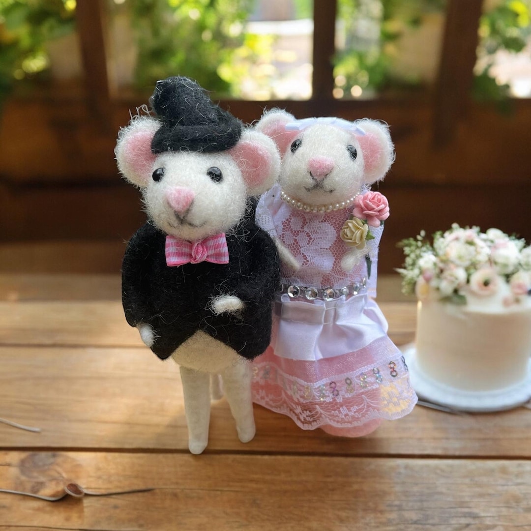 Hand Crafted Bride and Groom Wedding Mice Gift, Unique Gift for Wedding ...