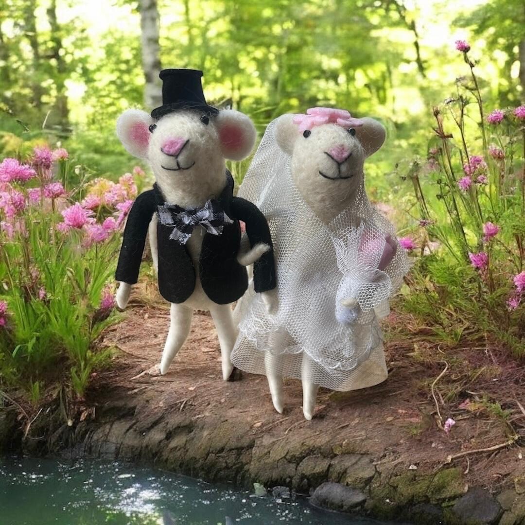 Hand Crafted Wedding Mice Couple, Wedding Gift, Cute Bride and Groom ...