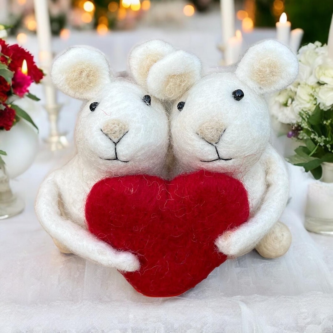 Needle Felt Mice Hugging: Handmade Wedding Cake Topper - Etsy