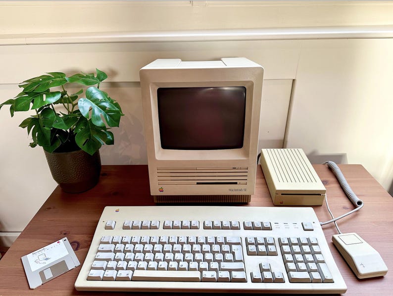 Non-operational 1987 Vintage Macintosh SE Computer Collector's Display ...