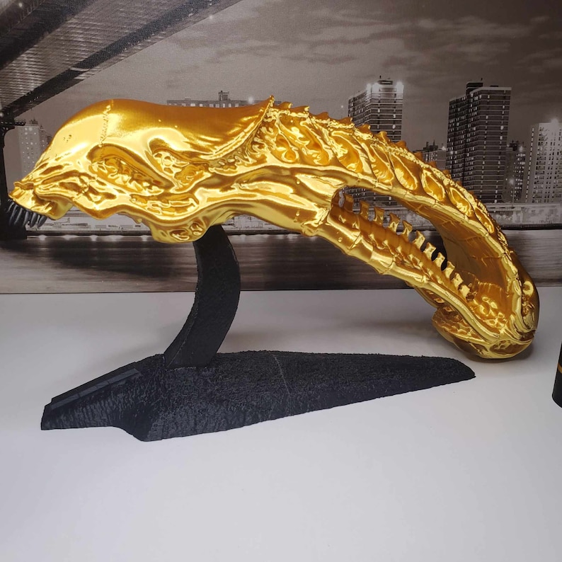 Predator and Xenomorph Alien Skull Model Figurine 3D Printed Large ...