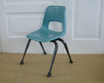 Vintage child chair | Etsy