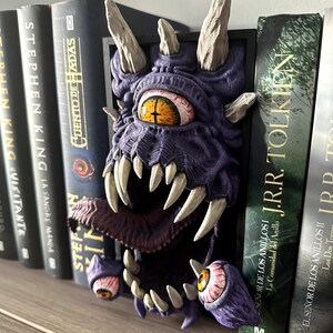 Alien Book Nook Shelf Decor: Hand-painted Sci-fi Gift for Home Library ...