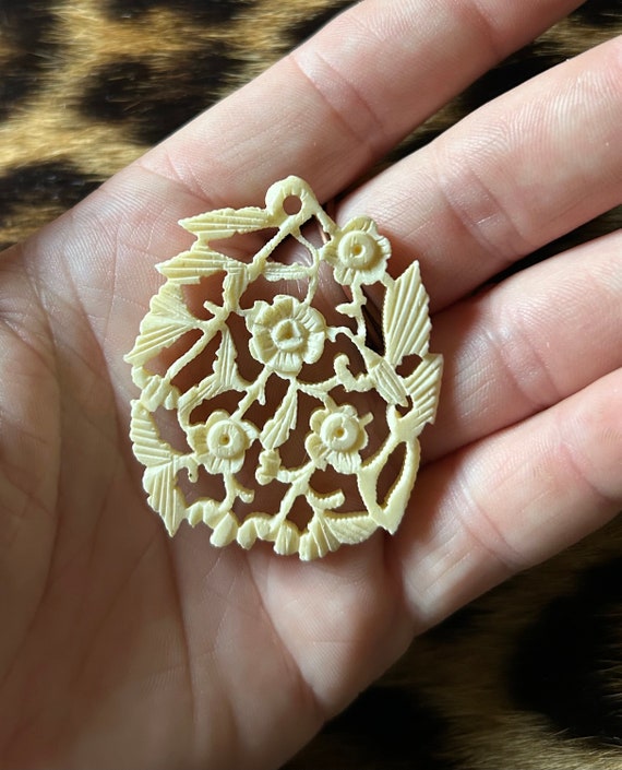 Antique Carved Bone Eagle Head Brooch - Gem