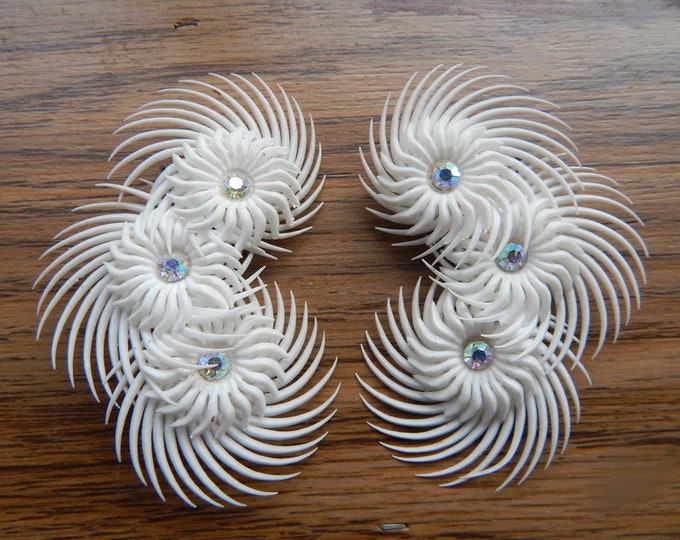 Vintage 1950's White Plastic Feather Rhinestone Earrings - Etsy