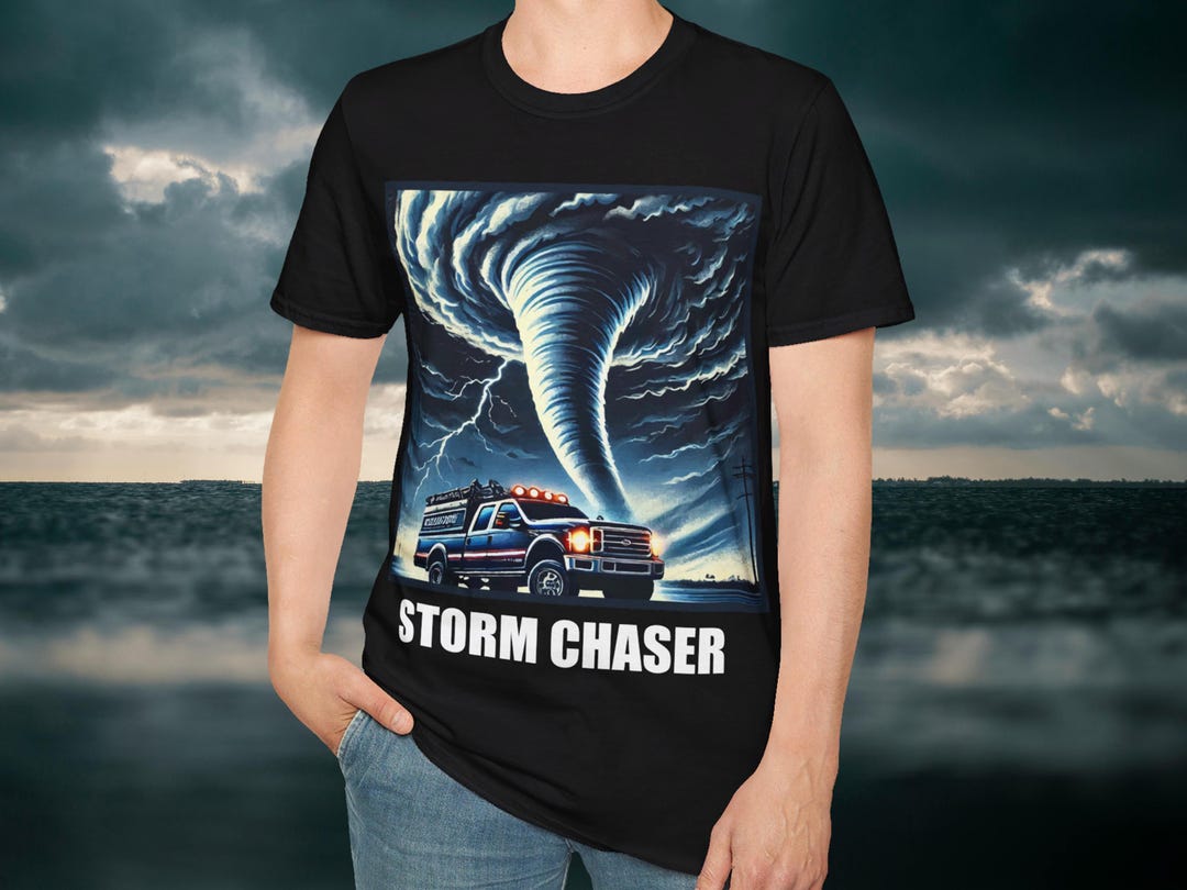 Storm Chaser T-shirt - Tornado Graphic Tee for Meteorologists, Weather ...